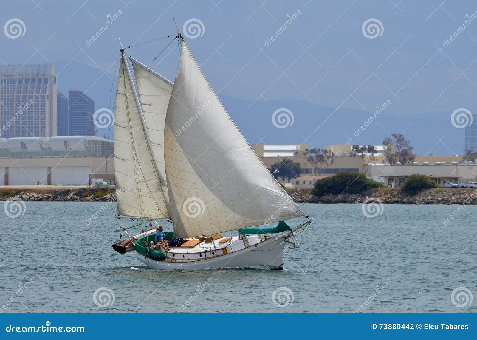 San Diego Bay Sailing editorial photography. Image of sailor - 73880442