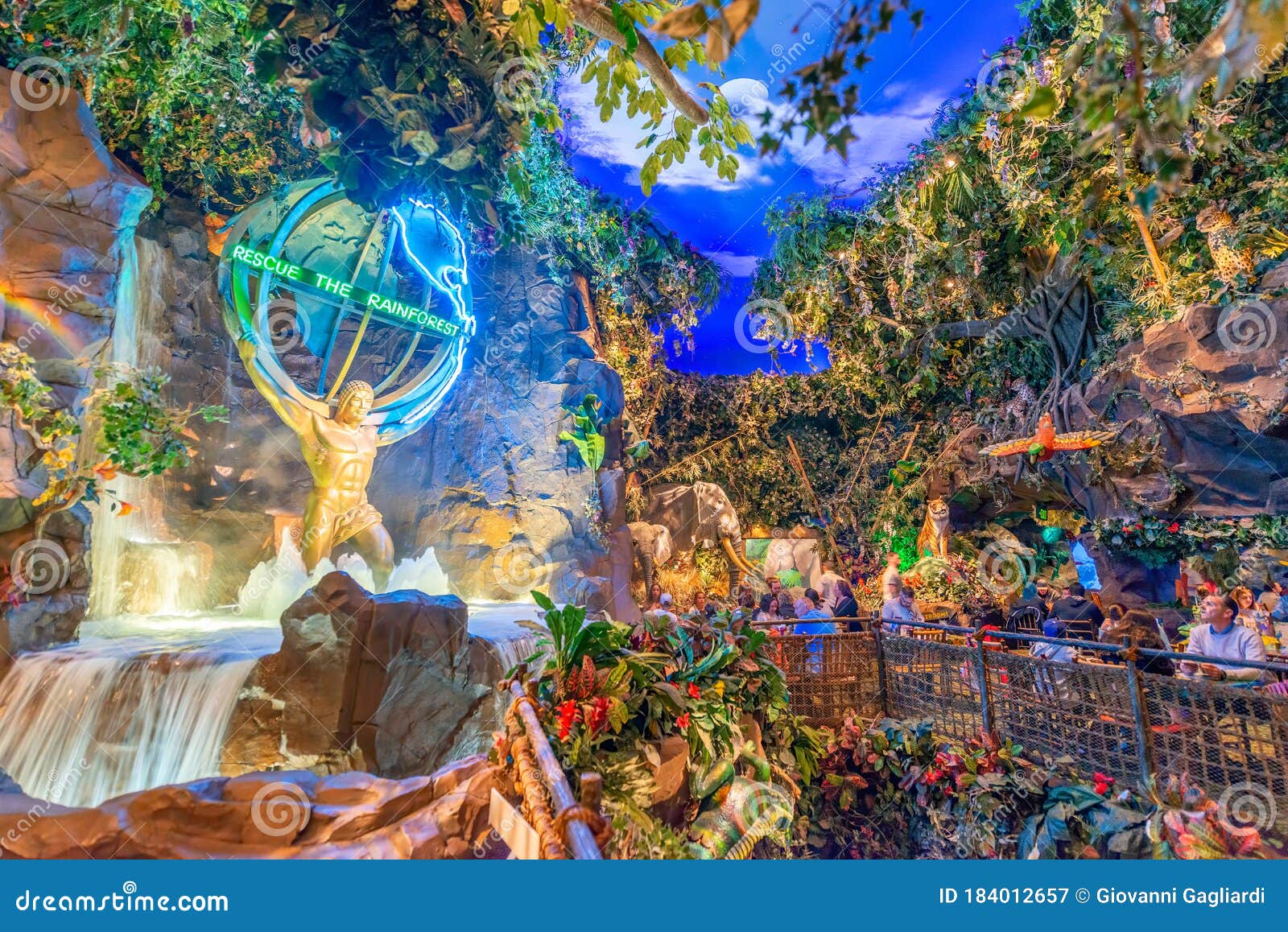 SAN FRANCISCO, CA - AUGUST 7, 2017: Interior of San Francisco Rain ...