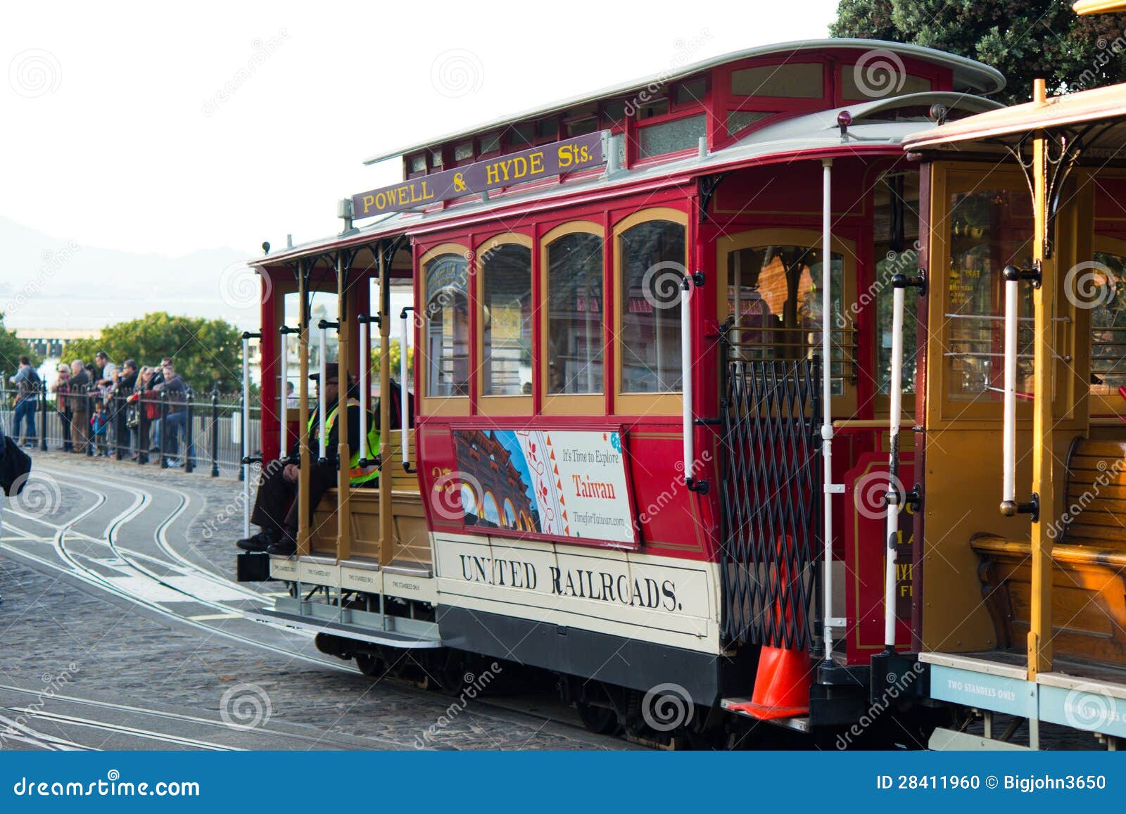 San Francisco Cable Cars editorial image. Image of traffic - 28411960