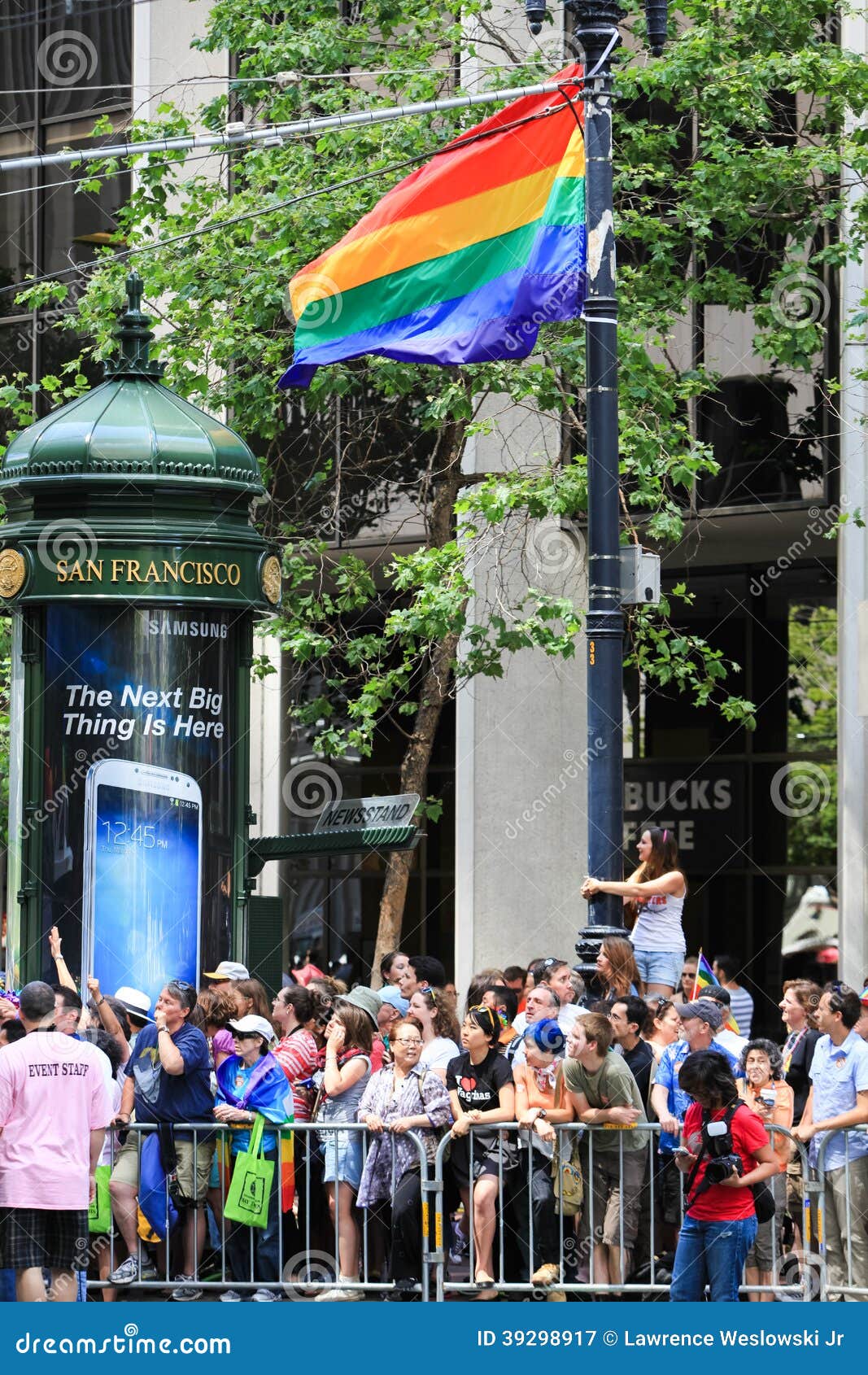 San Francisco Pride Parade Route Viewers Et Drapeau Photographie ...