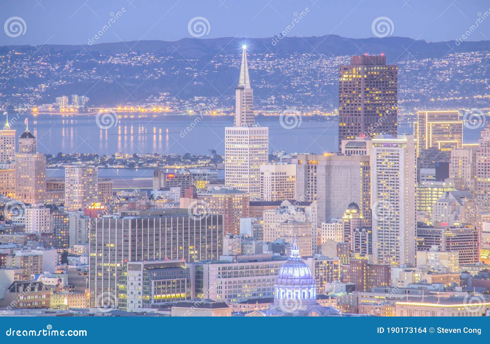 San Francisco Skyline at Twilight Editorial Stock Image - Image of ...
