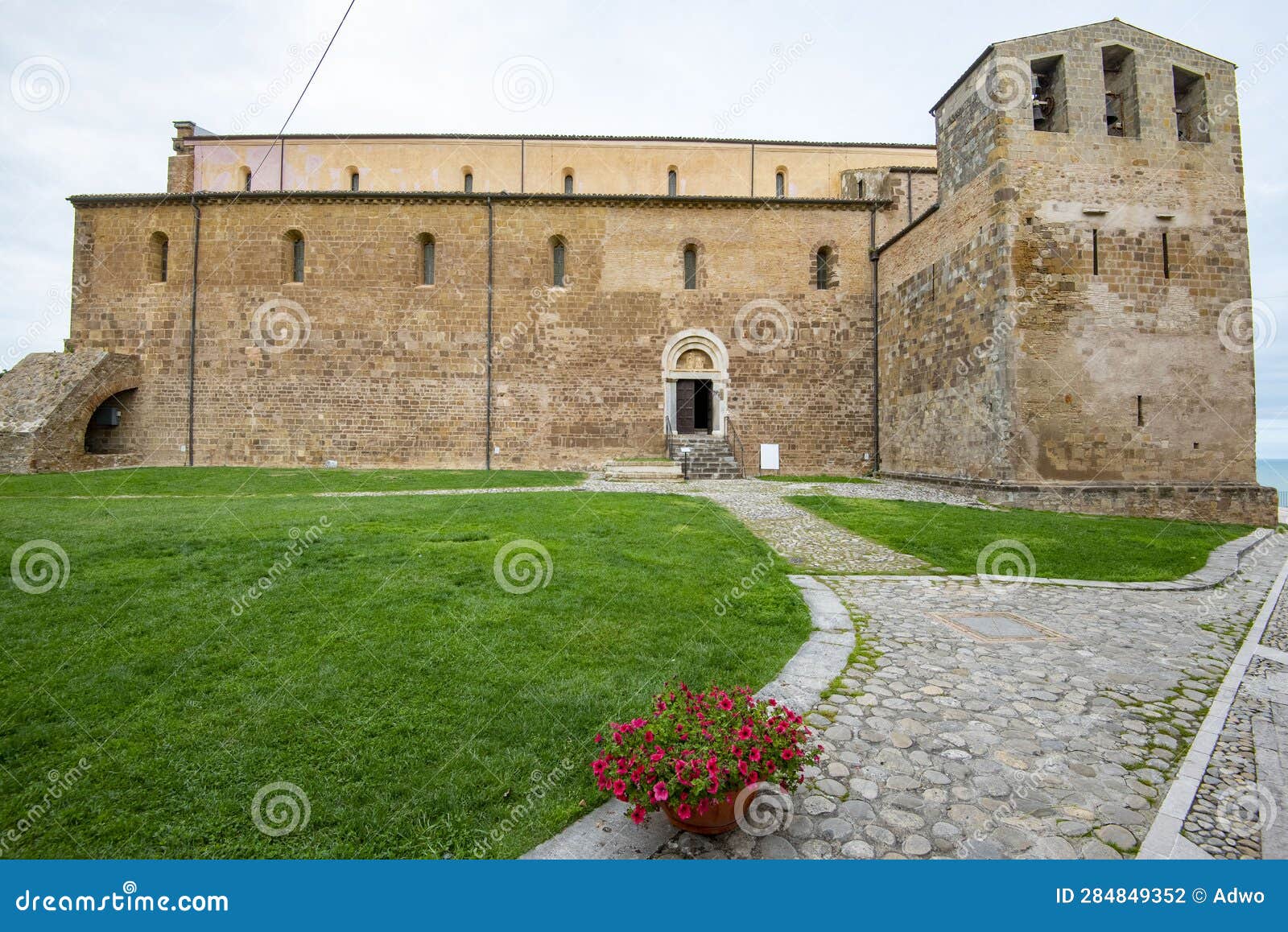 San Giovanni in Venere Abbey Stock Photo - Image of temple, travel ... San Giovanni in Venere Abbey Stock Photo - Image of temple, travel ...