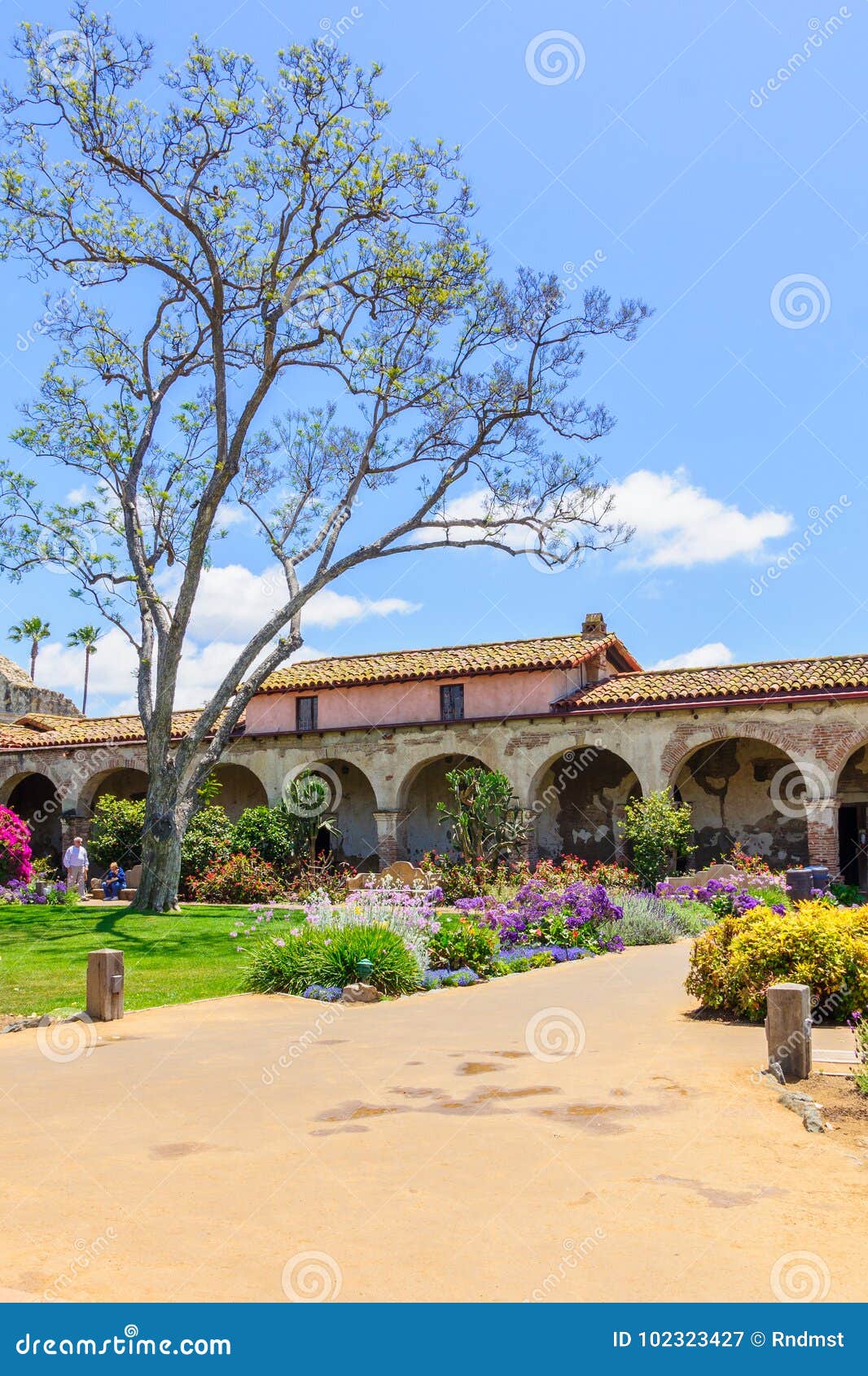 San Juan Capistrano photographie éditorial. Image du serra - 102323427