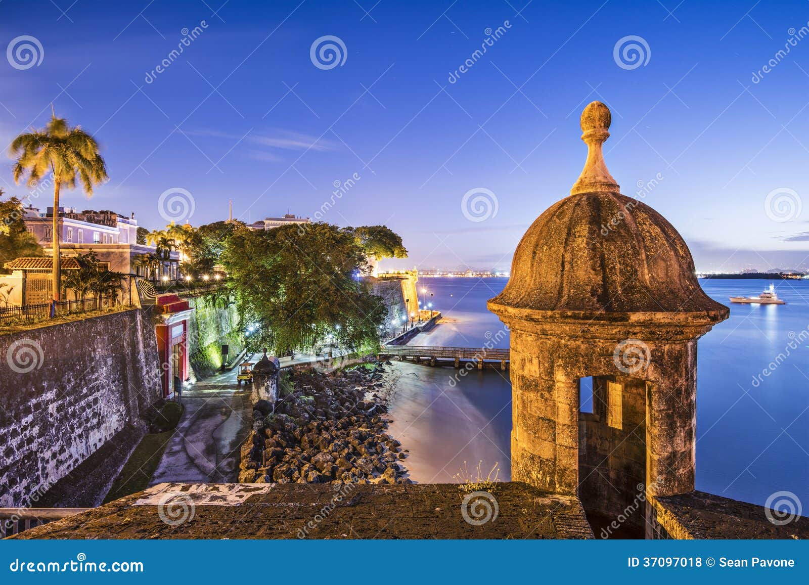 San Juan, Puerto Rico Coast Foto de archivo - Imagen de waterfront ...