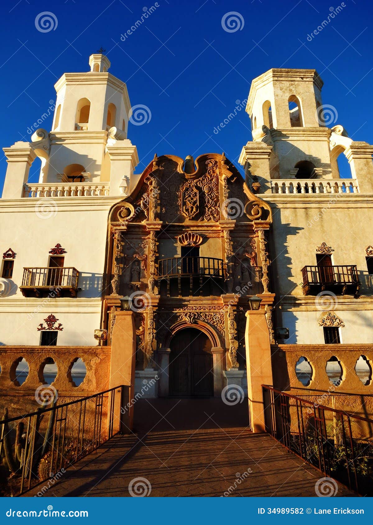 San Xavier Mission Christian Achurch Foto de archivo - Imagen de camino ...