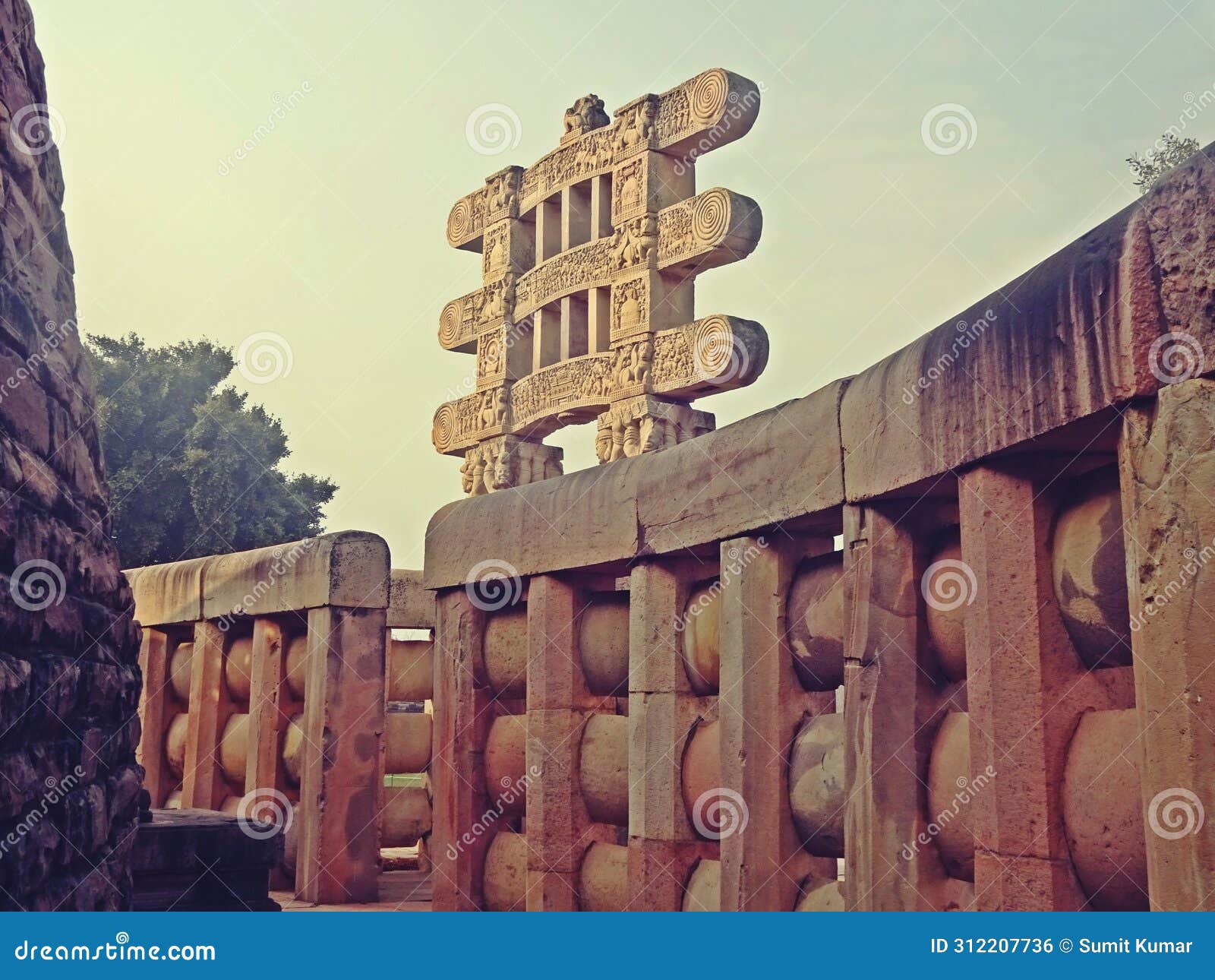 Sanchi Stupa Gate ( Toranas of Sanchi Stupa) at Sanchi Stock Photo ...