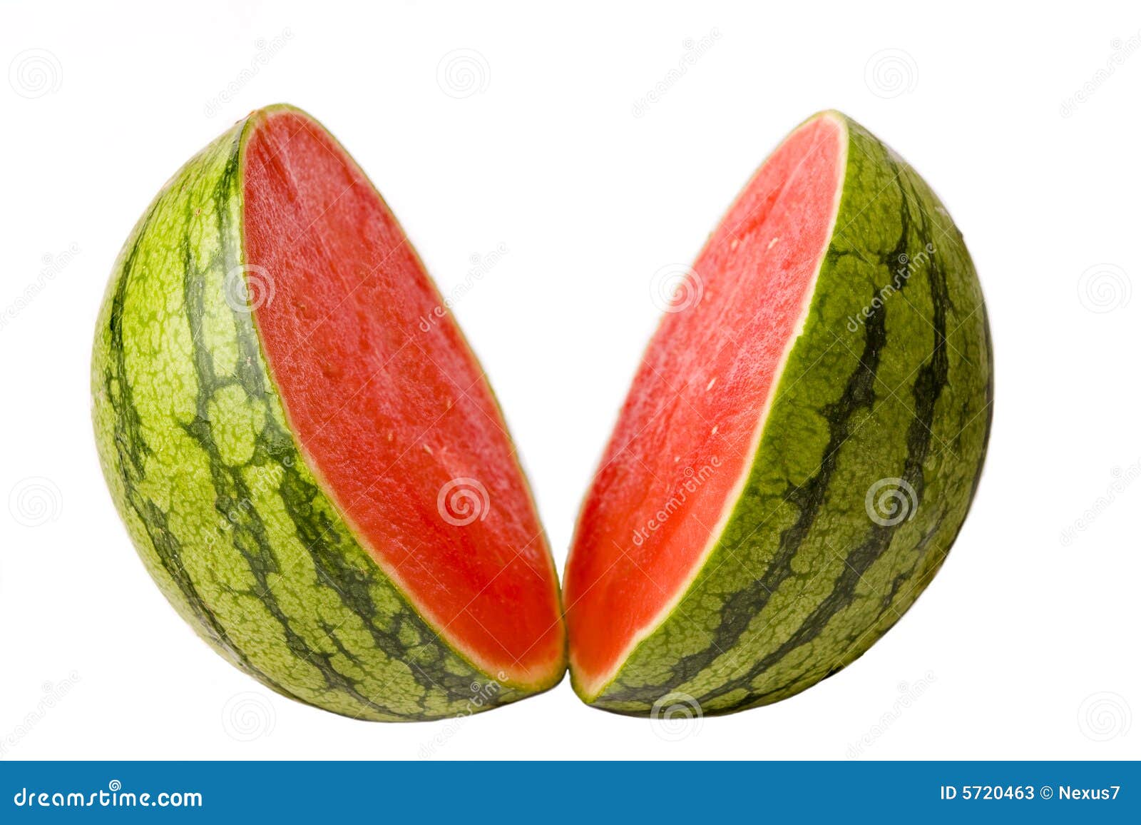 Sandía cortada en dos imagen de archivo. Imagen de estacional - 5720463