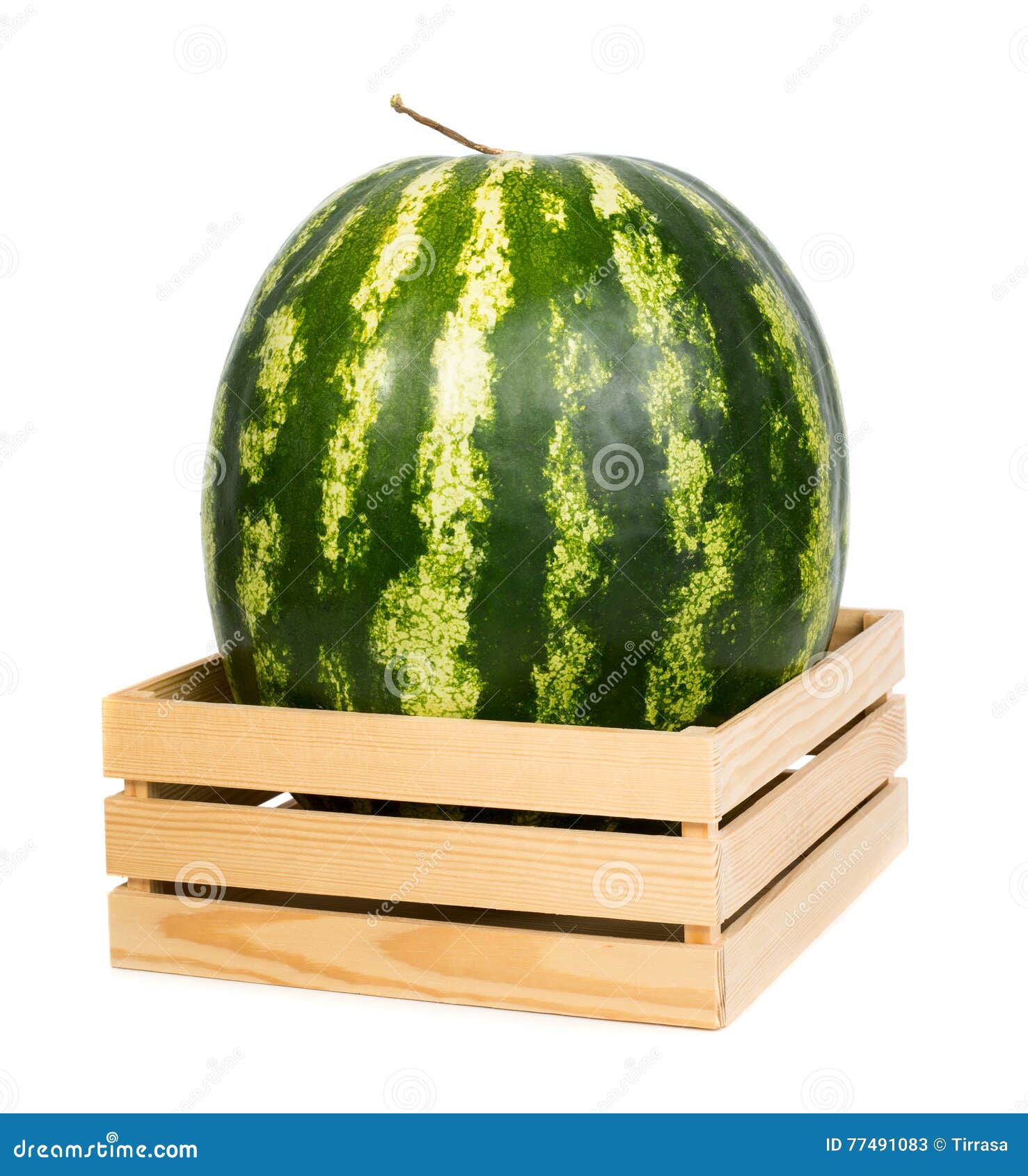 Sandía entera en caja imagen de archivo. Imagen de jugo - 77491083