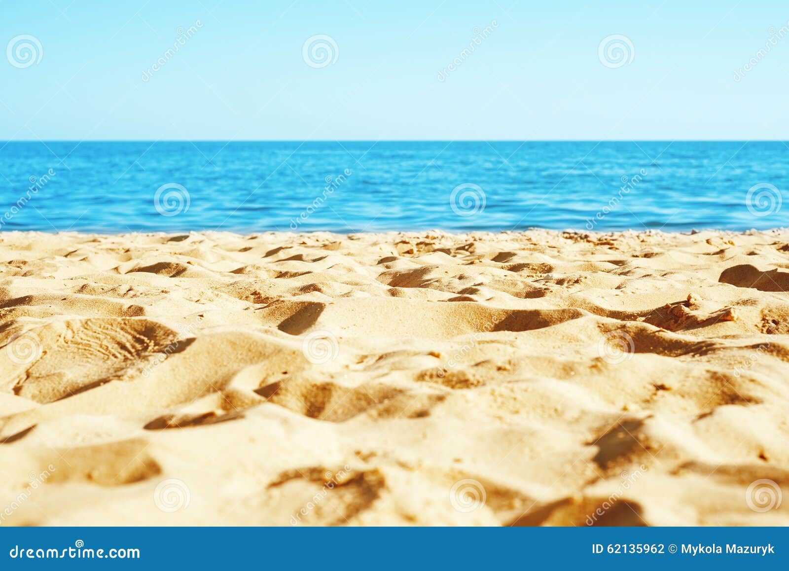 Sand auf dem Strand stockfoto. Bild von küstenlinie, horizont - 62135962