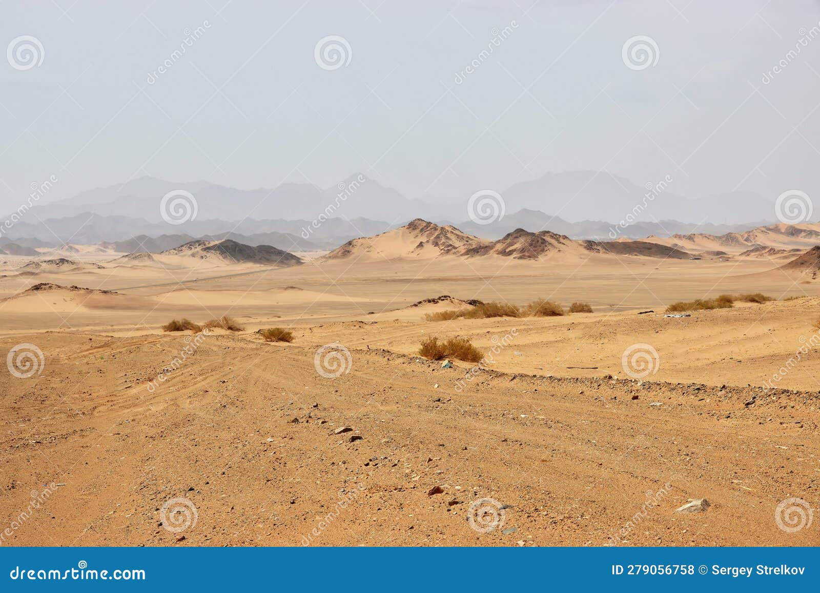 Sand Dunes in the Desert, Saudi Arabia Stock Photo - Image of arabian ...