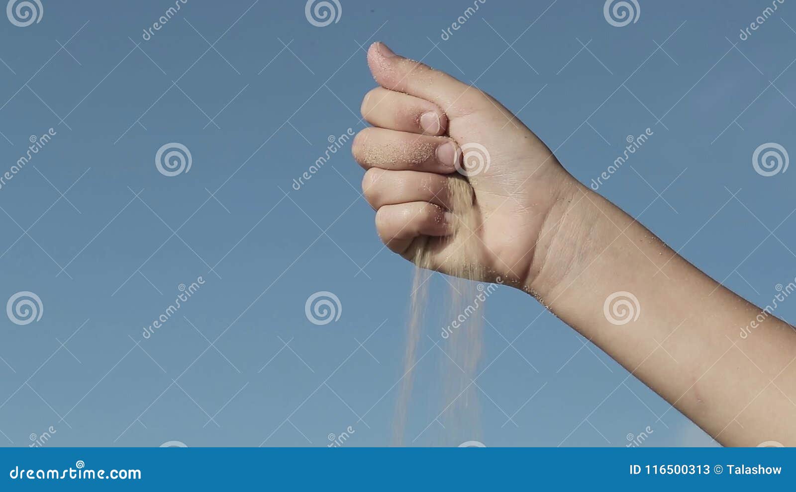 Sand falling from hand stock video. Video of concept - 116500313