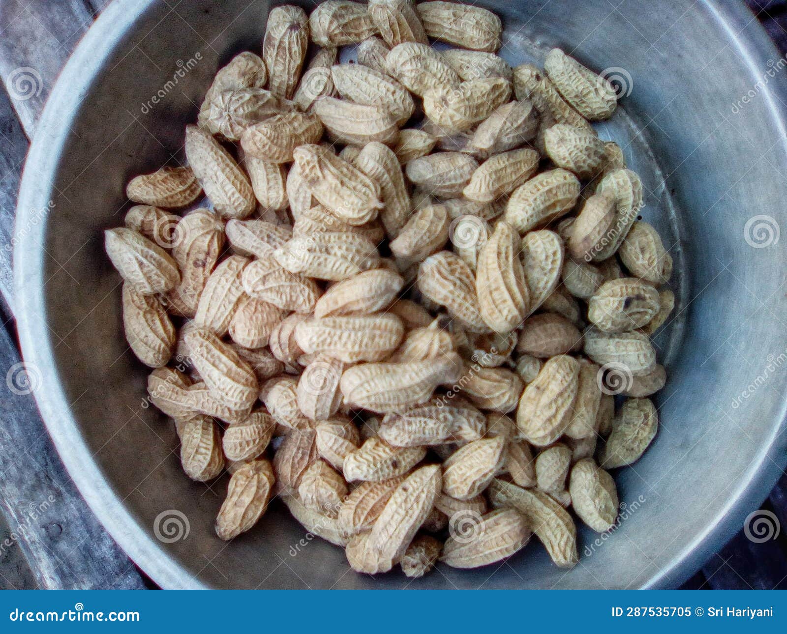 Sand-fried Peanuts in a Basin Stock Image - Image of snack, basin ...