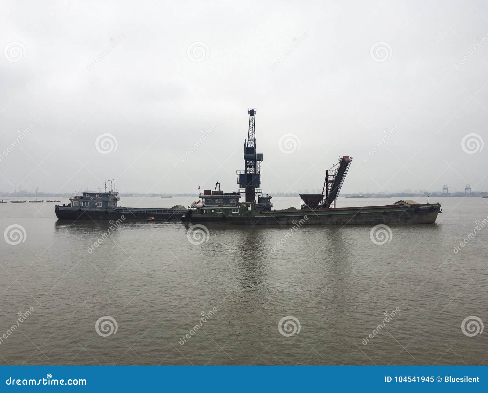 Sand Handling on the Yangtze River Stock Image - Image of harbor ...