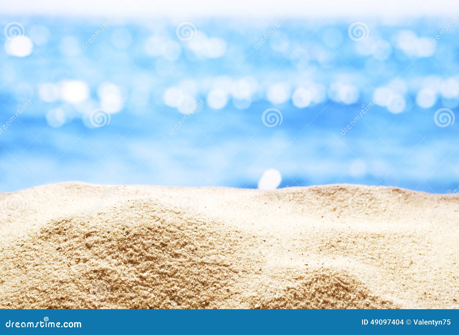 Sand Med Suddig Havsbakgrund Arkivfoto - Bild av härlig, begrepp: 49097404