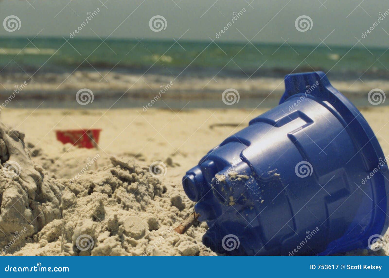 Sand-Schloss stockbild. Bild von ufer, sand, ozean, wellen - 753617