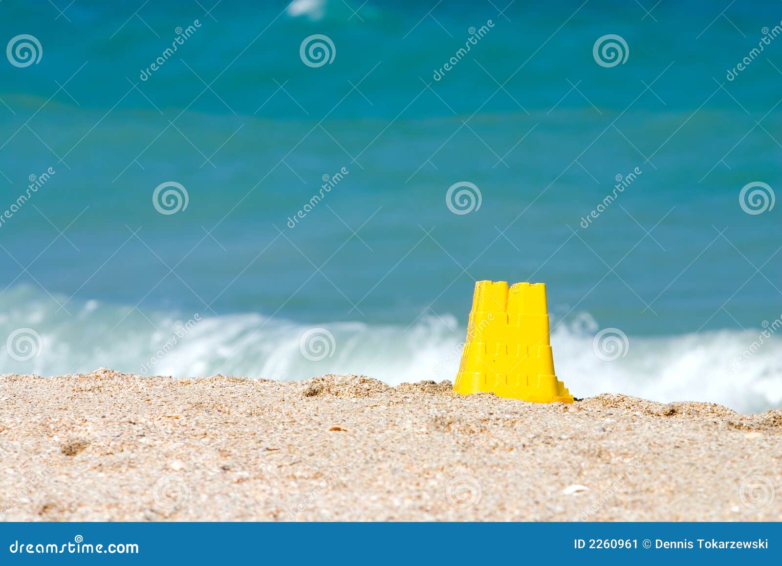 Sand-Schloss Auf Dem Strand Stockbild - Bild von küste, strand: 2260961