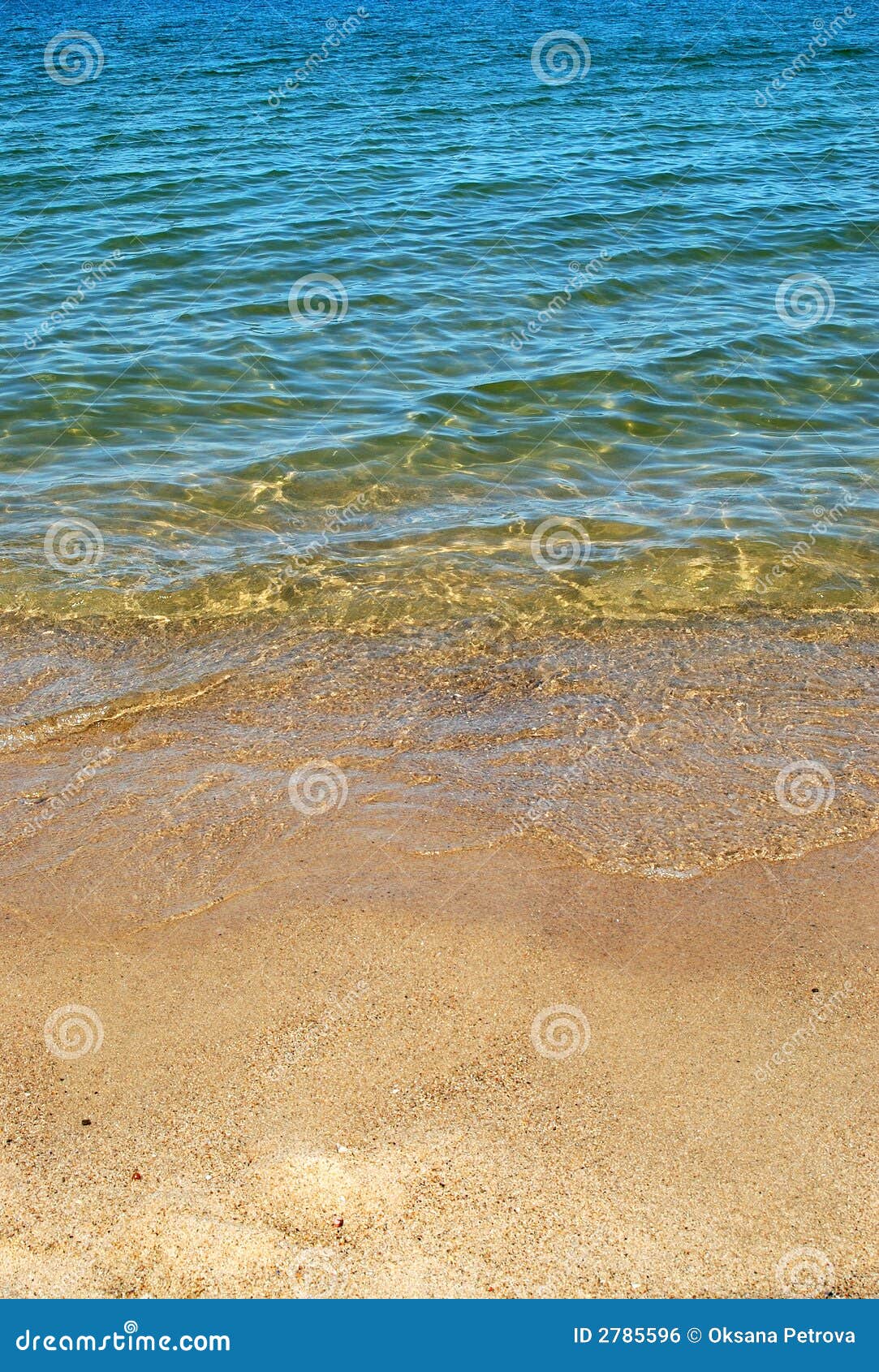 Sand und Wasser stockfoto. Bild von welle, küste, ufer - 2785596