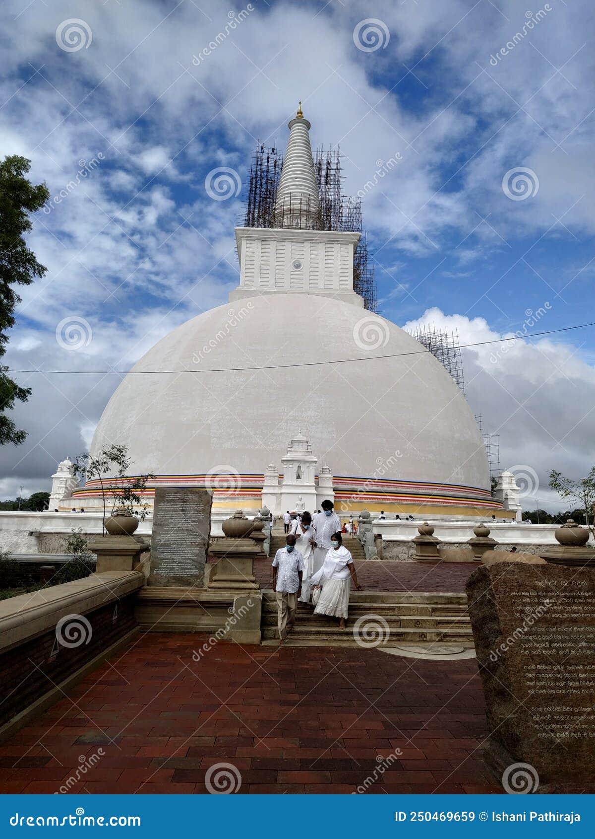 Sandahiru Seya in Sri Lanka & X28;Buddhist Temple& X29; Editorial Stock ...
