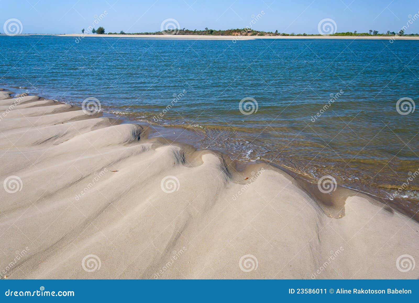 Sandbank at low tide stock image. Image of beach, antsanitia - 23586011