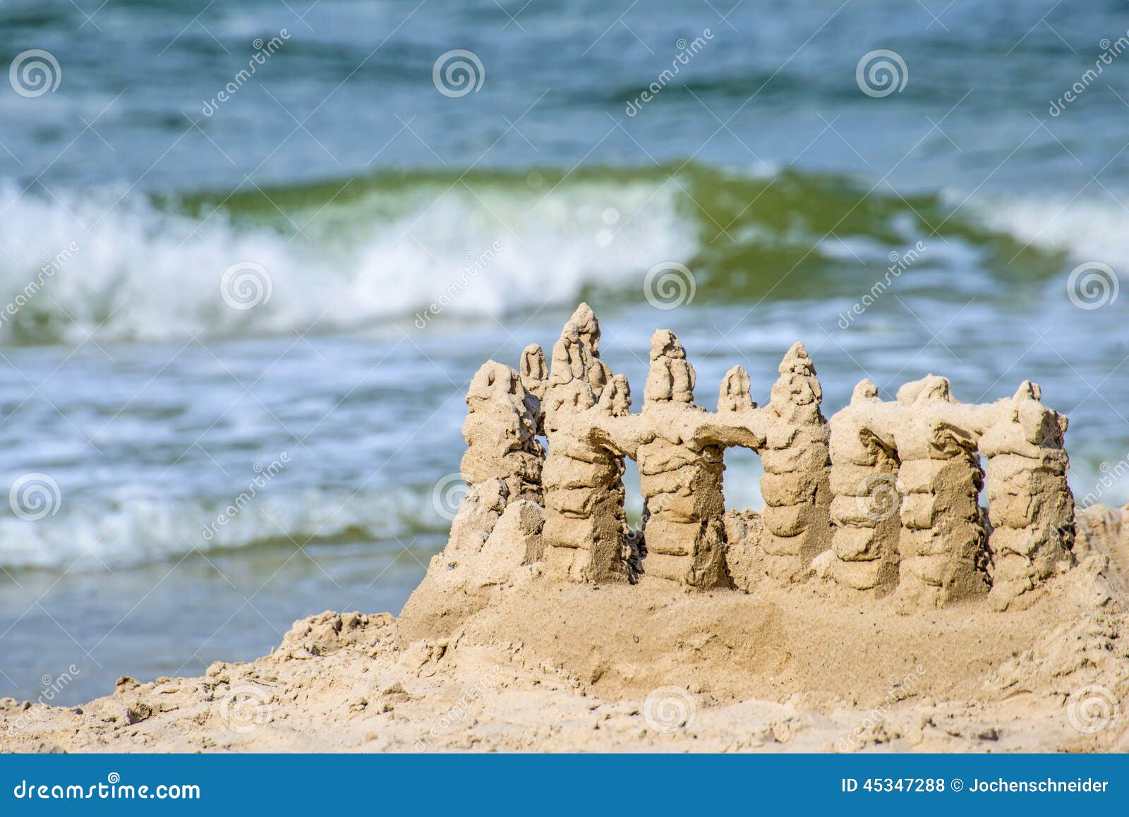 Sandburg Auf Einem Strand Der Ostsee Stockfoto - Bild von meer ...