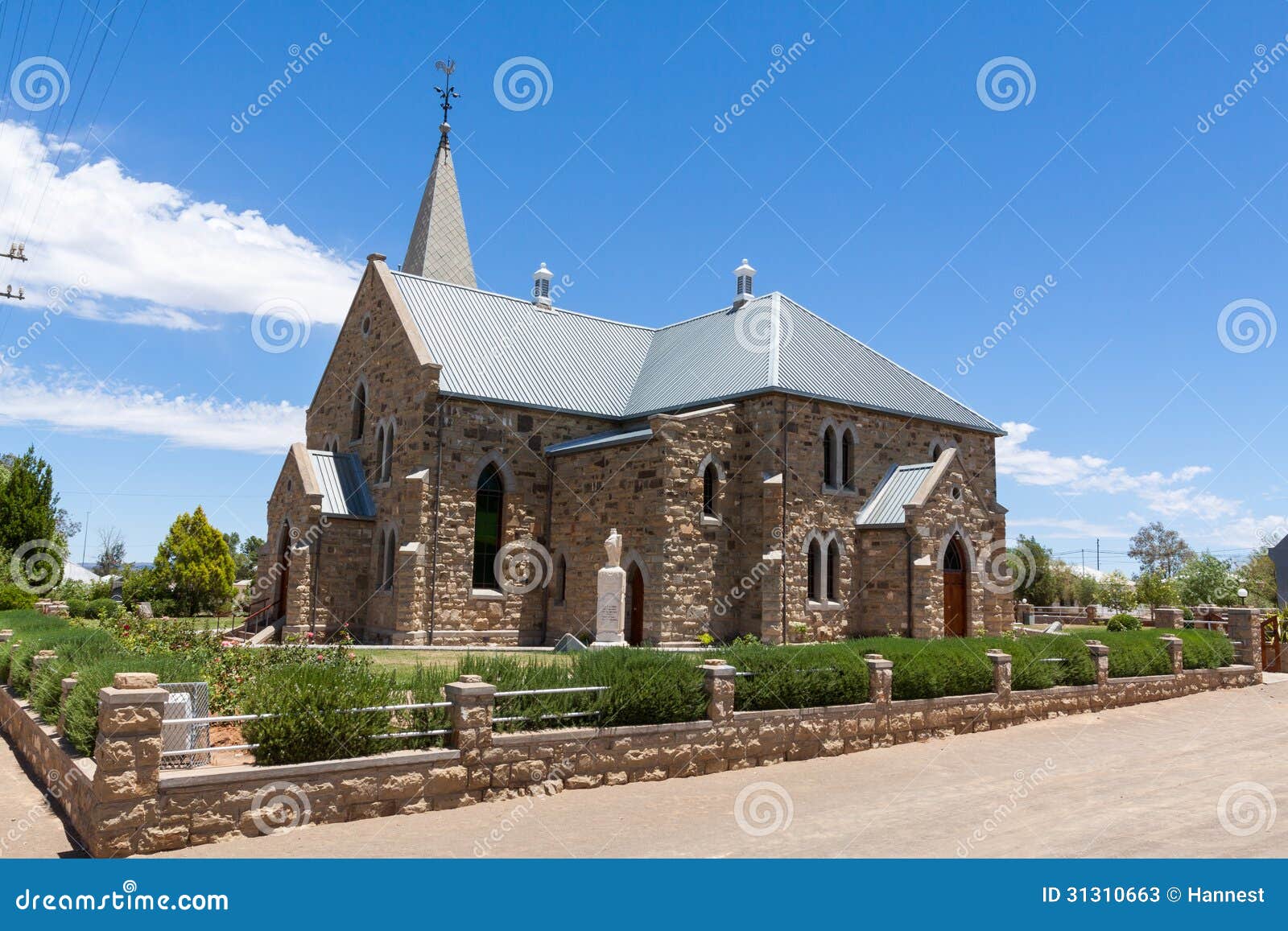 Sandstein-Kirche stockbild. Bild von kerk, grün, afrika - 31310663