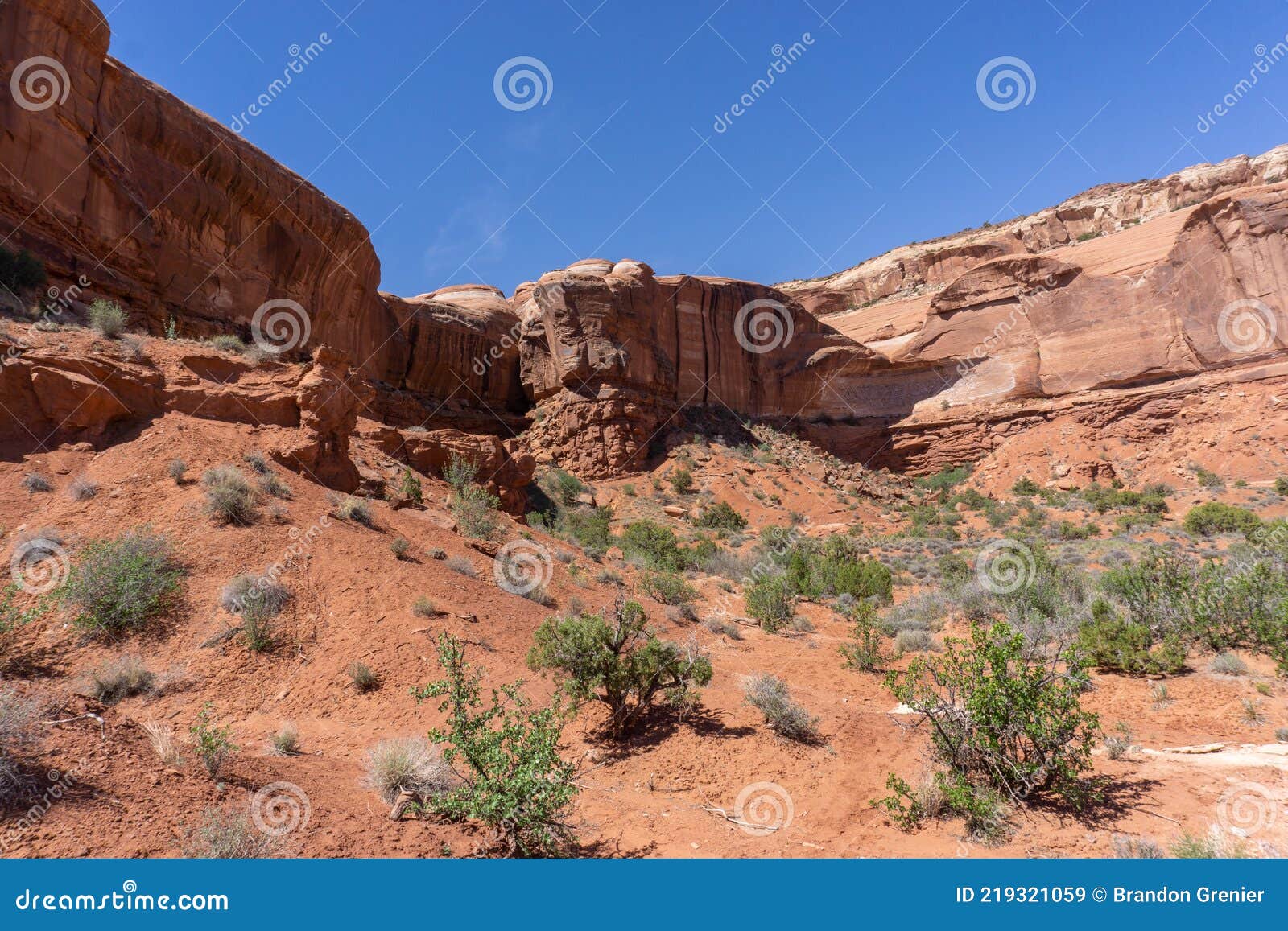 Sandstone Cliffs in Utah Desert Stock Image - Image of cliff, deep ...