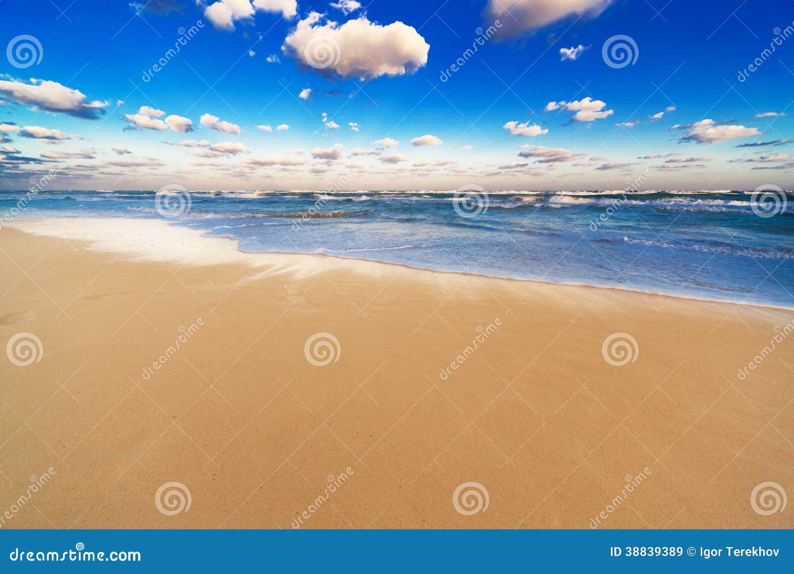 Sandy beach at sunrise stock image. Image of sunlight - 38839389