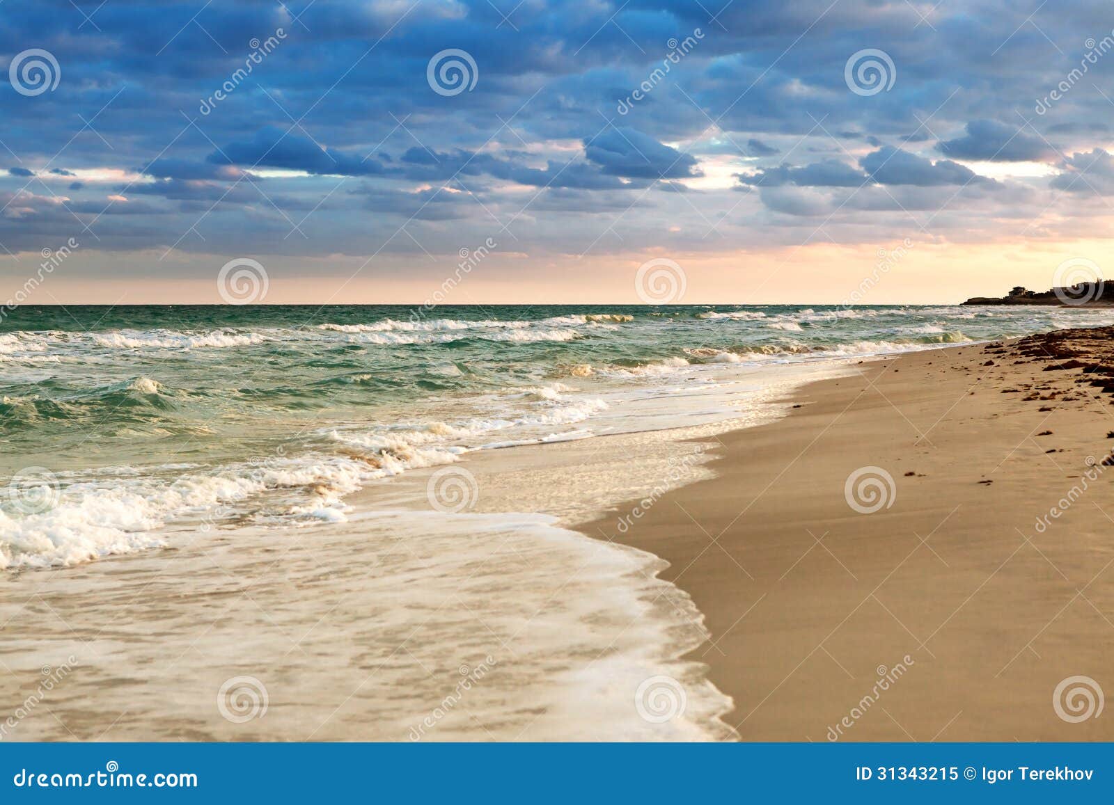Sandy-Strand Bei Sonnenaufgang Stockbild - Bild von karibisch, cape ...