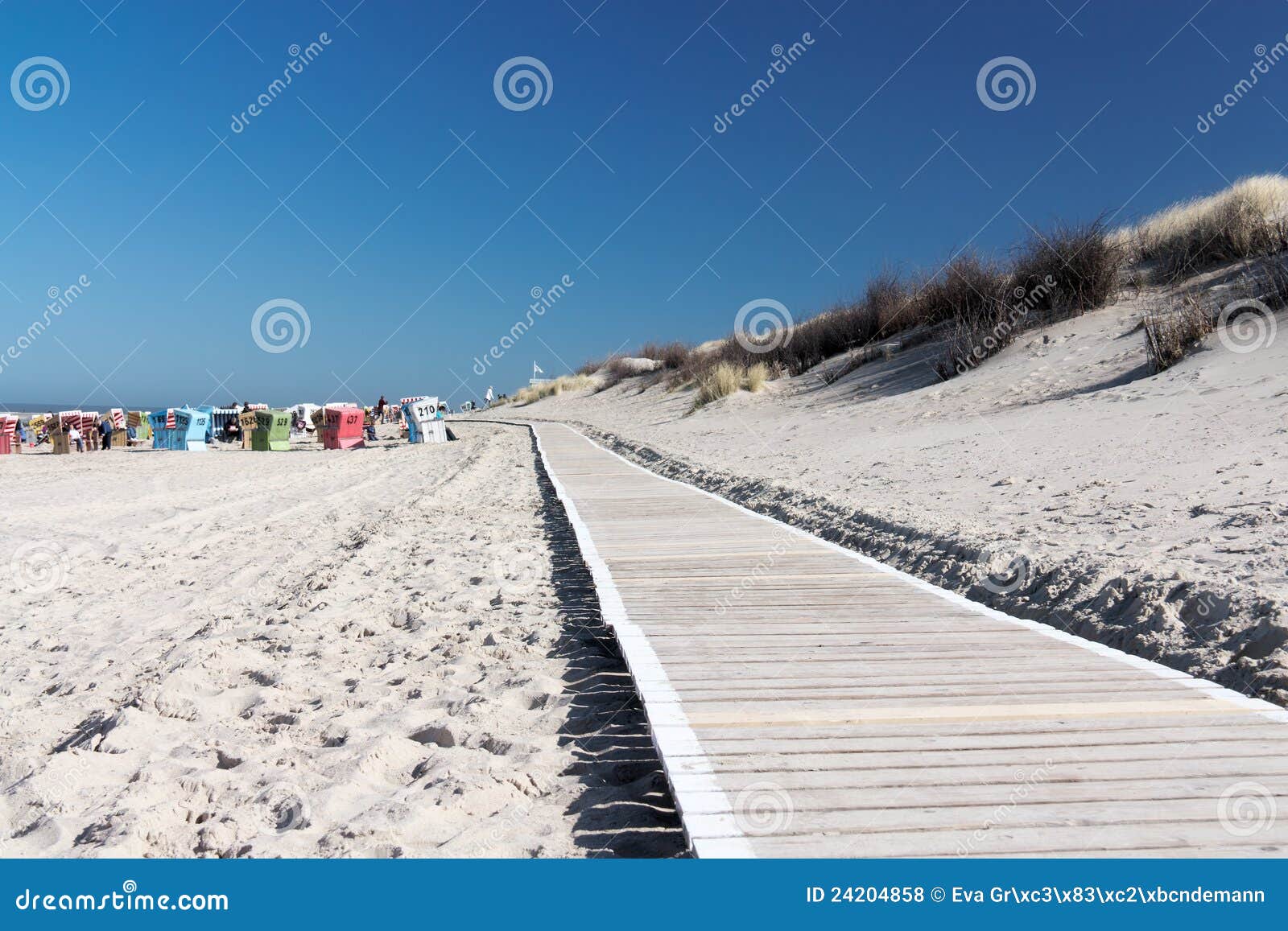 Sandy-Strand in Der Nordsee Stockfoto - Bild von strand, stühle: 24204858