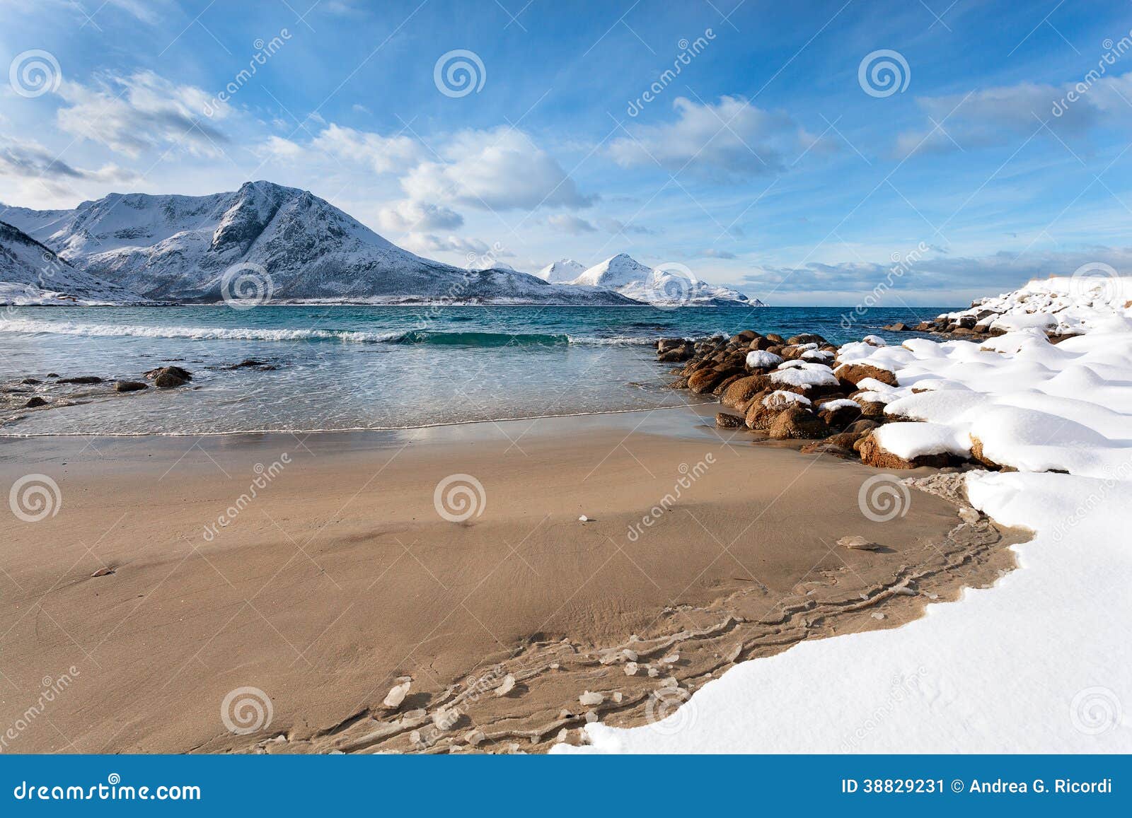 Sandy-Strand Im Winter Norwegen Stockbild - Bild von arktisch ...
