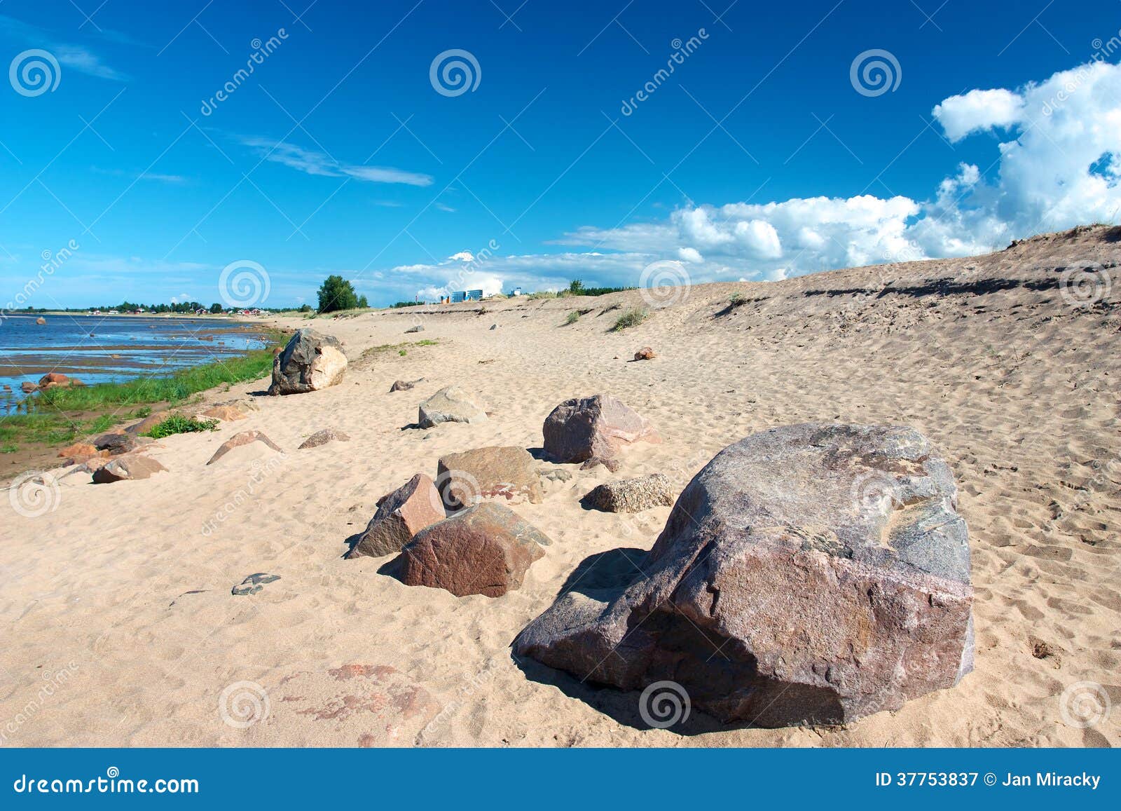Sandy-Strand Mit Felsen in Kalajoki Stockbild - Bild von ruhe ...