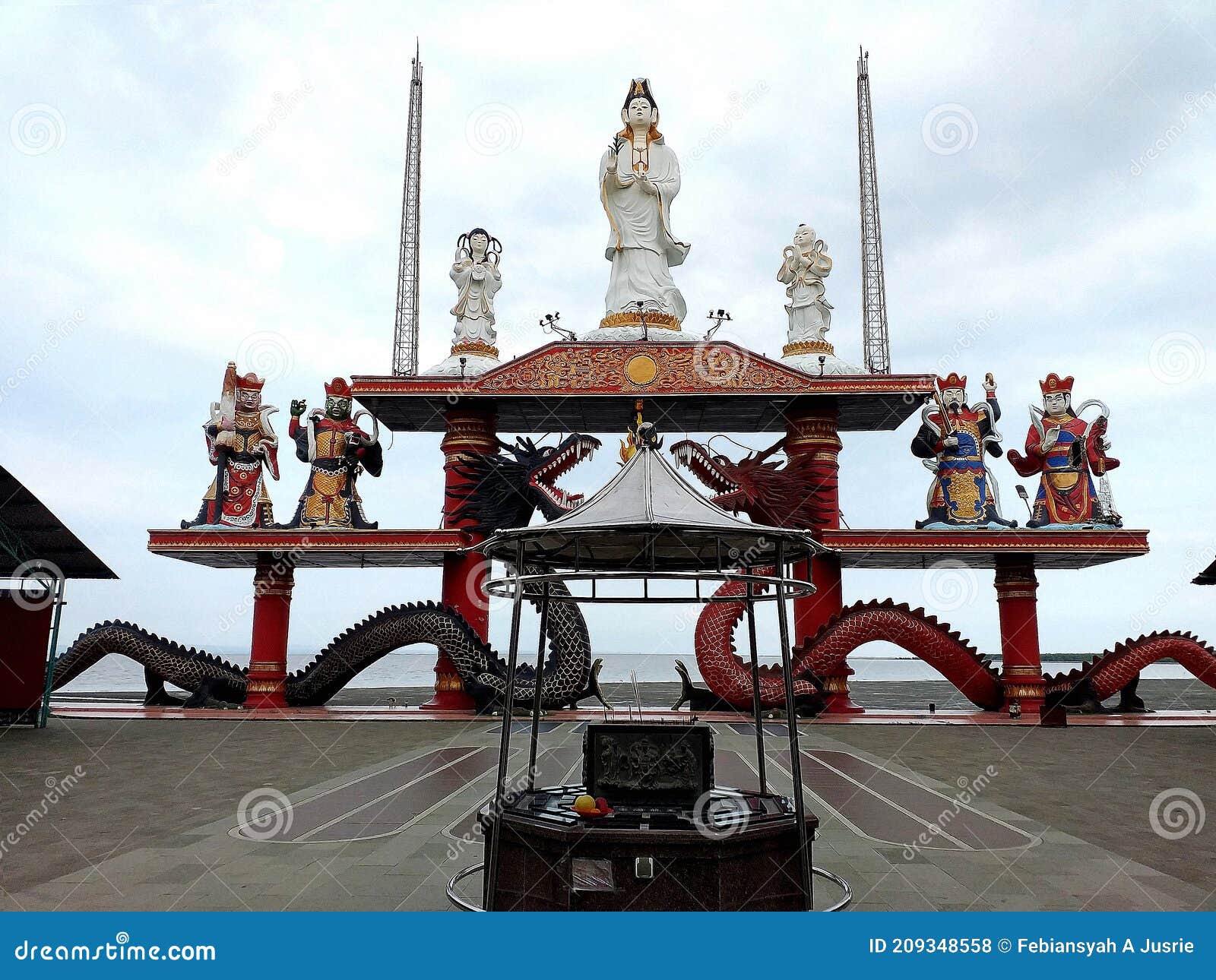 Sanggar Agung Temple, Kenjeran, Surabaya Editorial Stock Photo - Image ... Sanggar Agung Temple, Kenjeran, Surabaya Editorial Stock Photo - Image ...