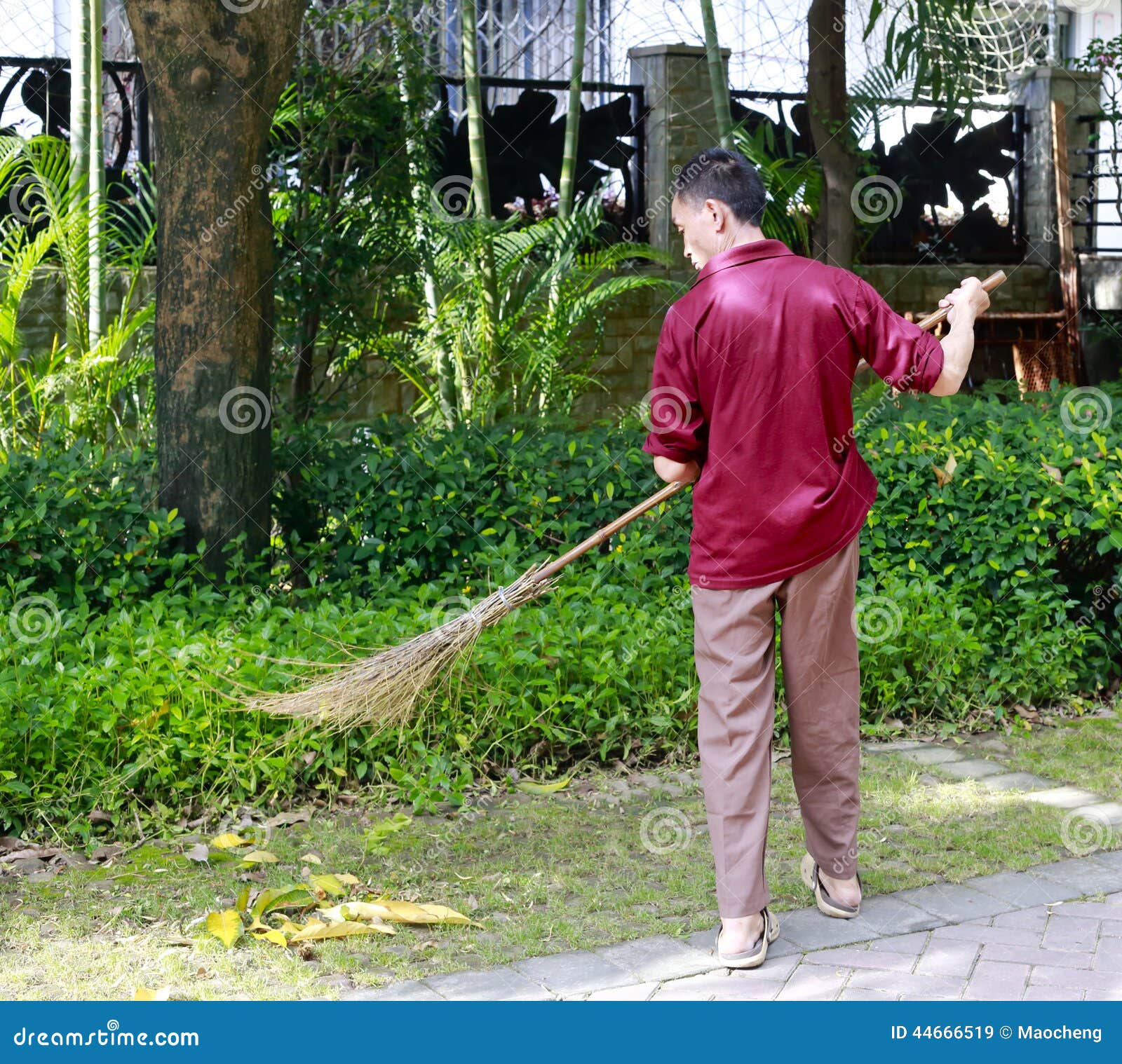 Sanitation worker sweep editorial stock image. Image of city - 44666519