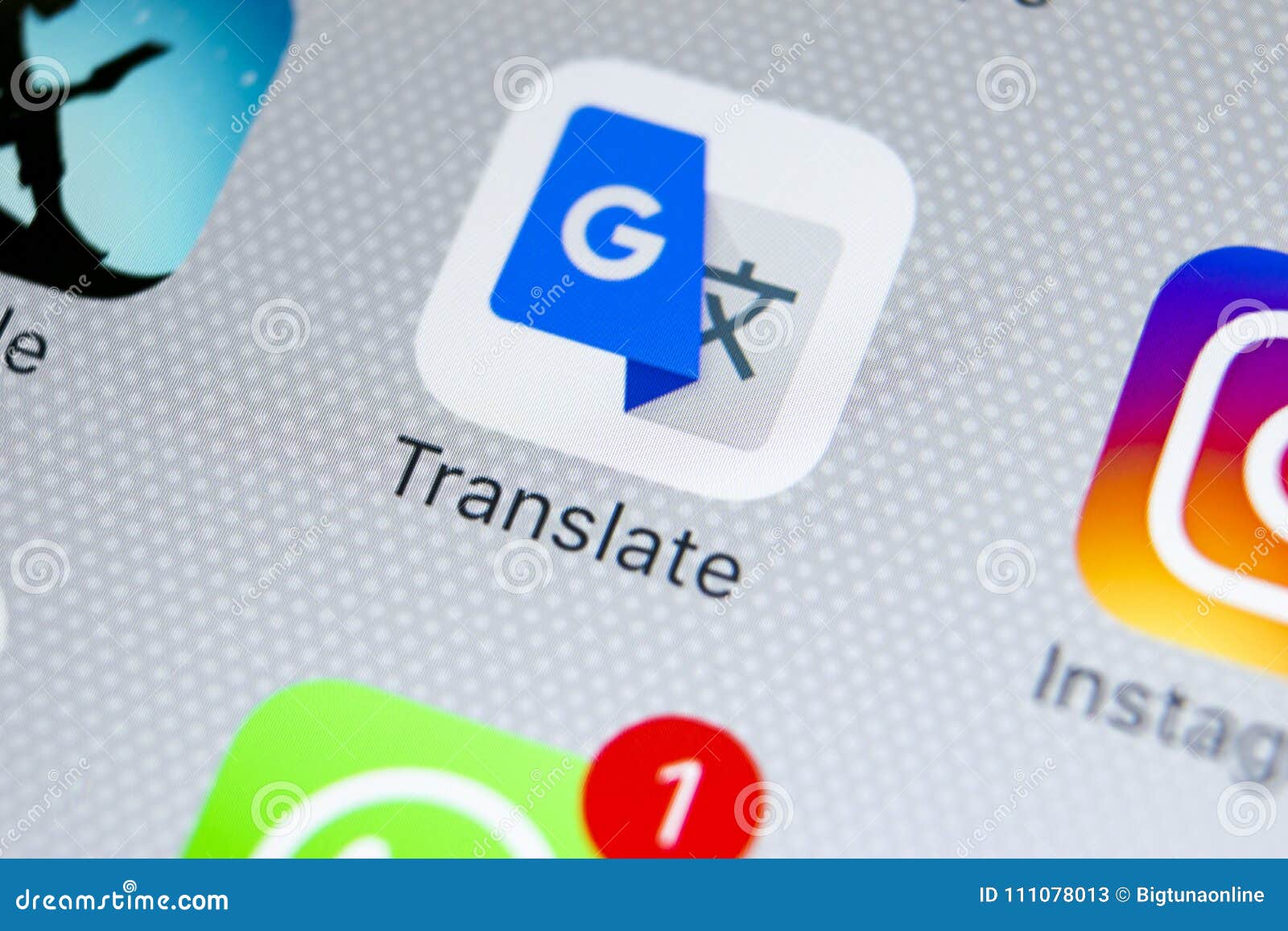 Google Translate Application Icon on Apple IPhone X Screen Close-up ... Google Translate Application Icon on Apple IPhone X Screen Close-up ...