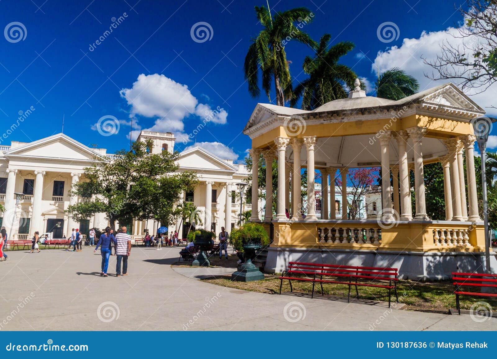 SANTA CLARA,CUBA, Statue Of Che Guevara Holding A Child: Che Guevara ...