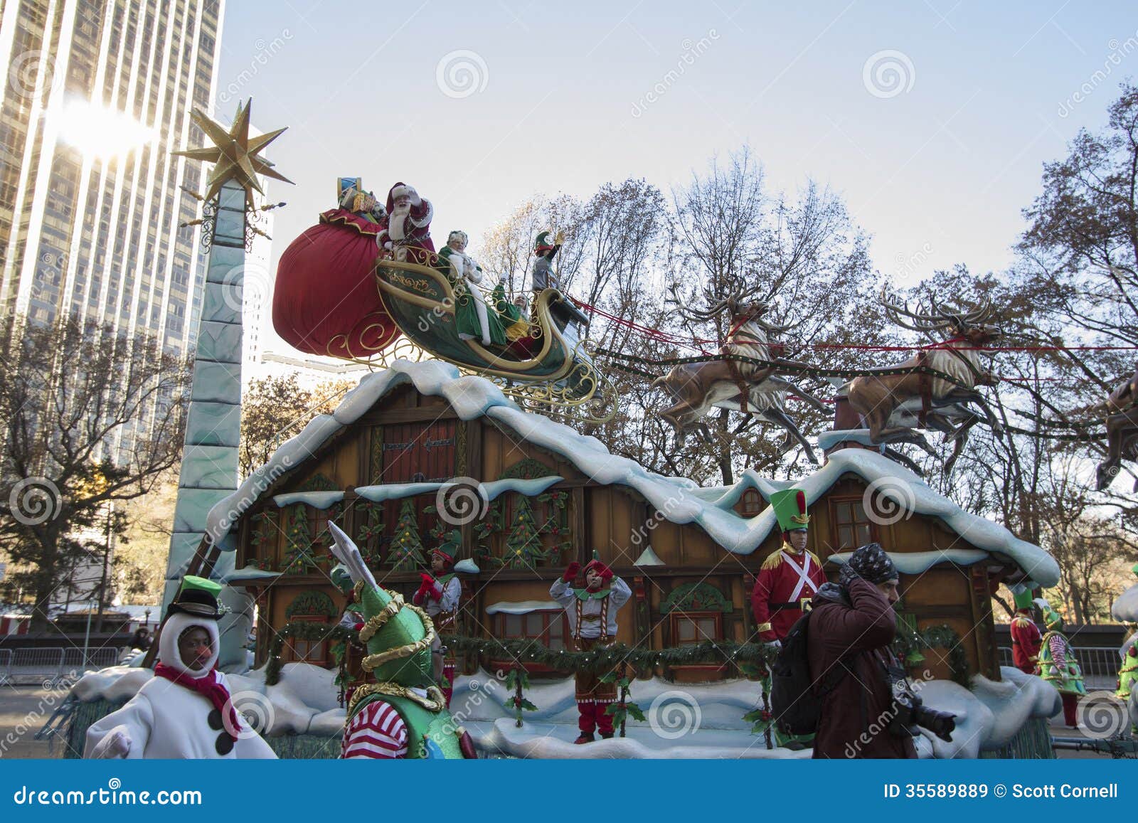 Santa Claus Float in Parade Macy's 87. Redaktionelles Stockbild - Bild ...