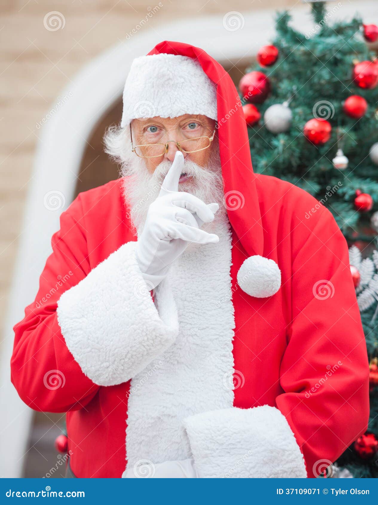 Santa Claus Gesturing Finger on Lips Immagine Stock - Immagine di rosso ...