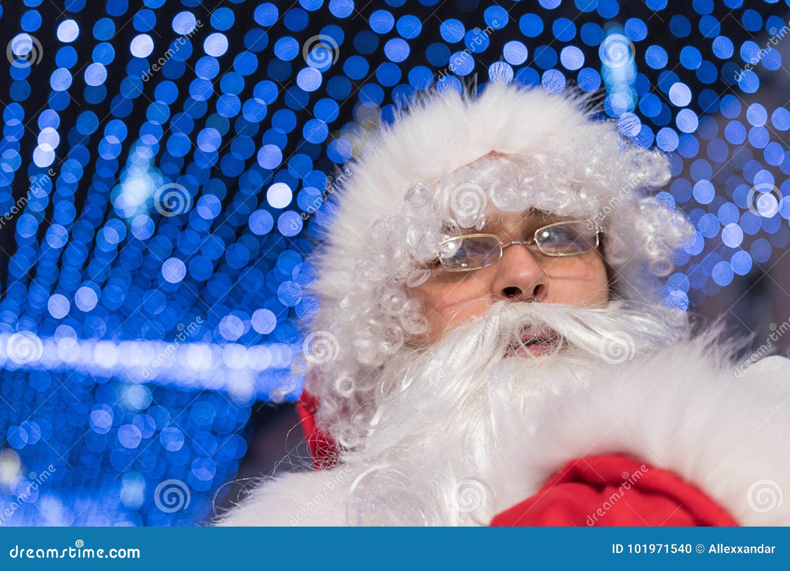 Santa Claus Magic Christmas Lights in-Nacht Stock Foto - Image of ...