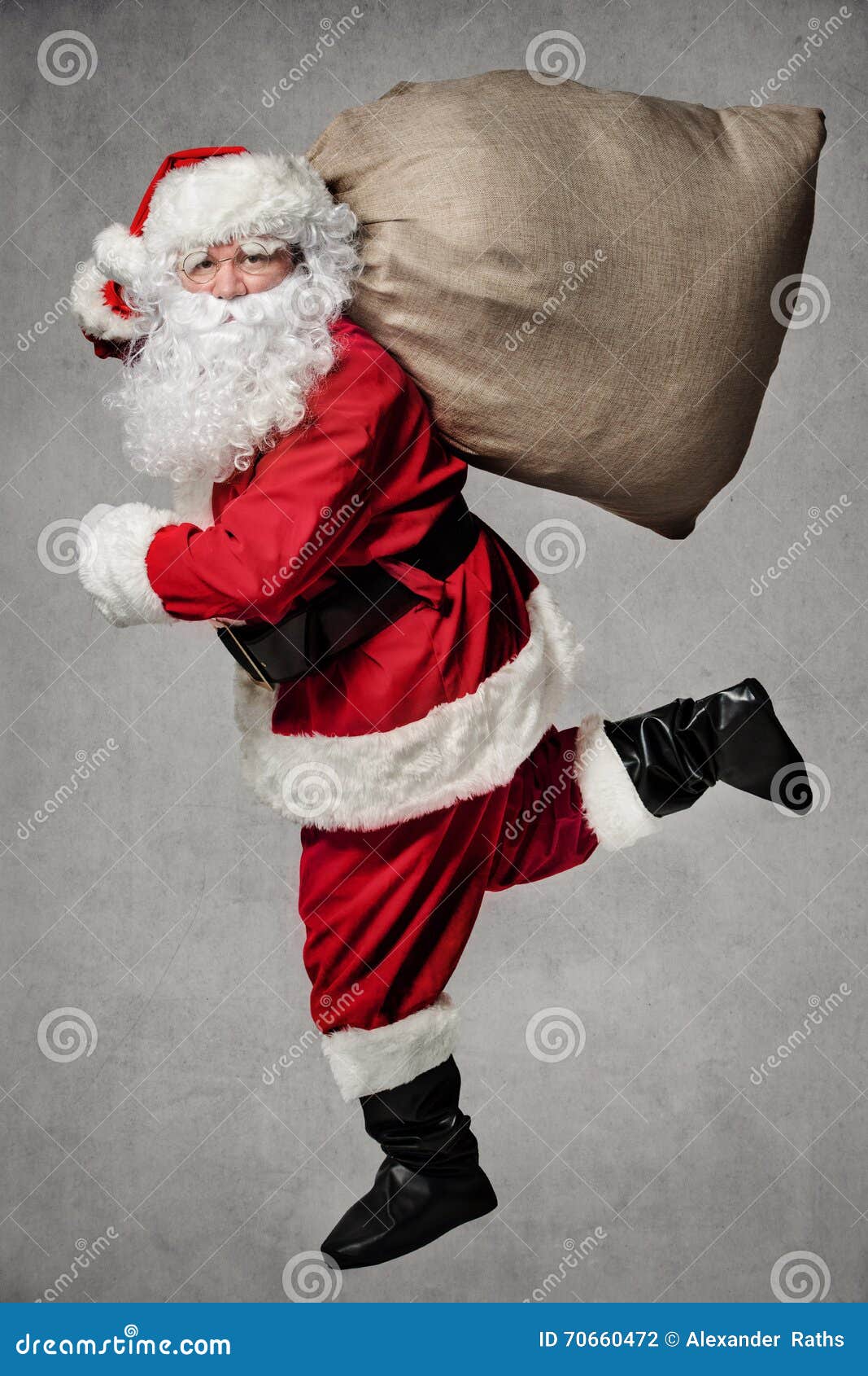 Santa Claus spring arkivfoto. Bild av beröm, visa, landskap - 70660472