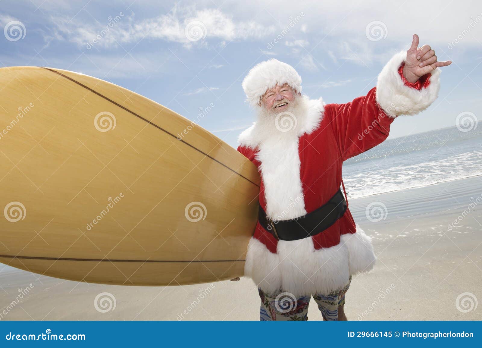Santa Claus with Surf Board on-Strand Stockbild - Bild von fällig ...