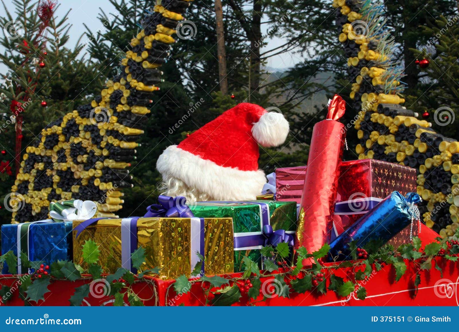 Santa leaving stock image. Image of merry, ornament, boxes - 375151