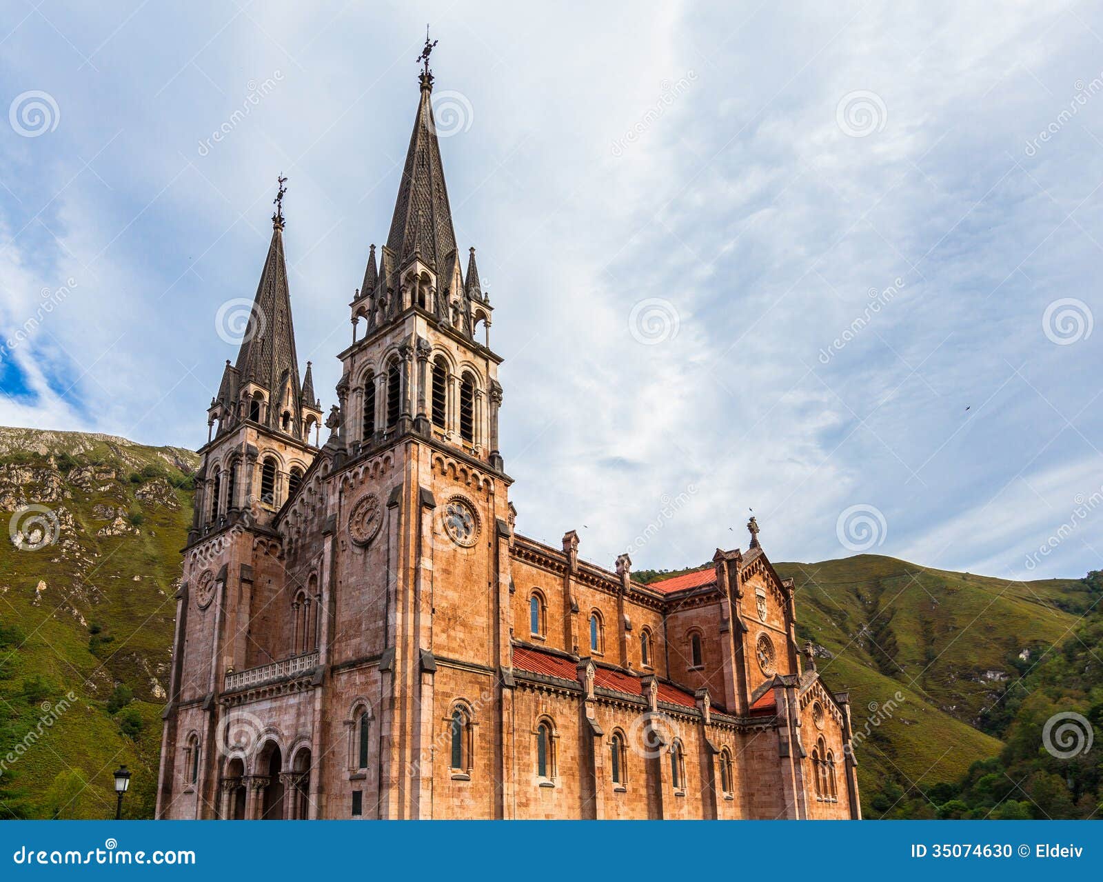 Santa Maria la Real photo stock. Image du sanctuaire - 35074630