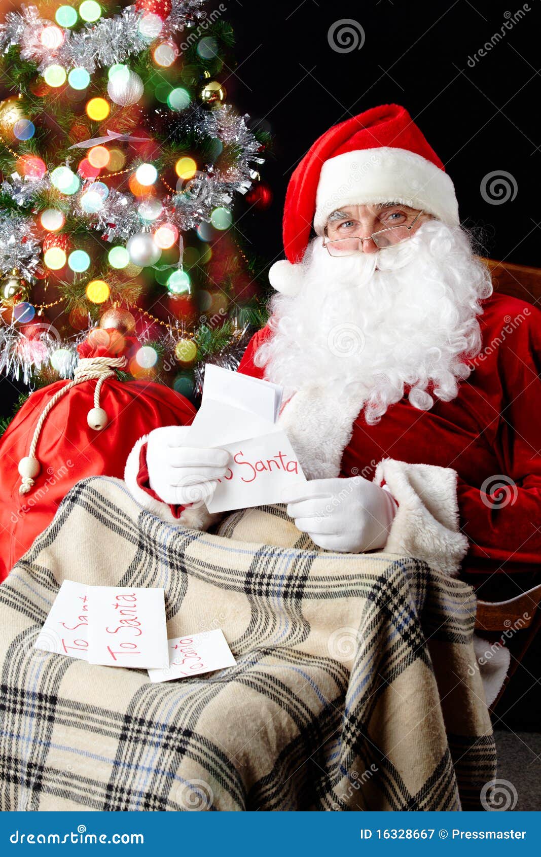 Santa reading letters stock image. Image of beard, occasion - 16328667