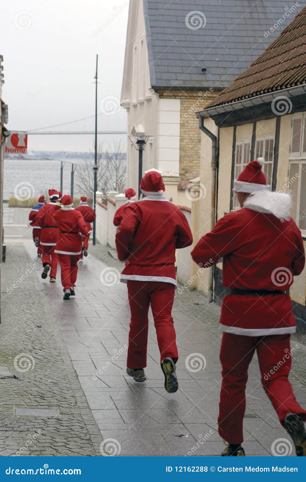 Santa running editorial stock photo. Image of outdoors - 12162288