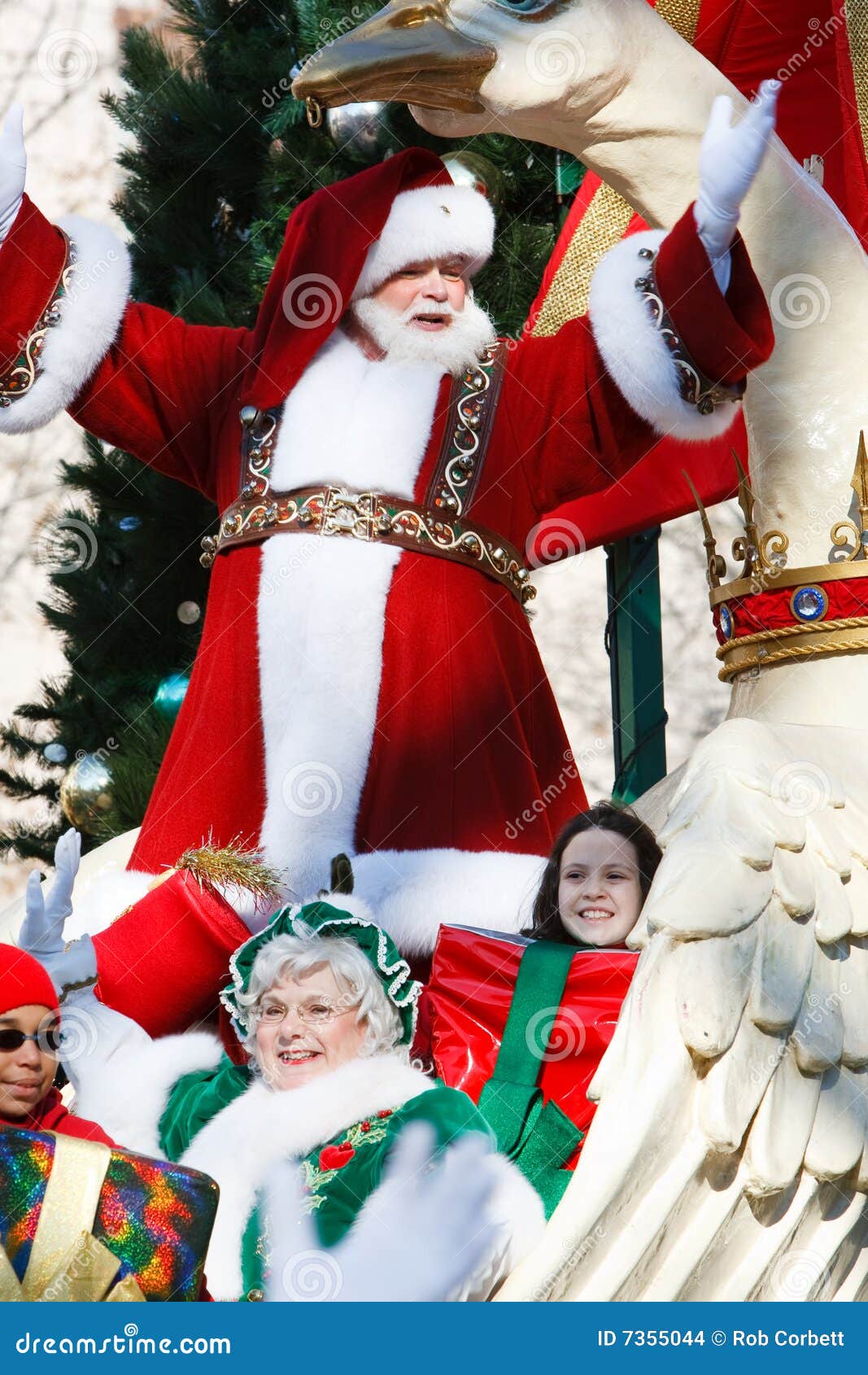 Santa Waves 2 editorial stock image. Image of macy, thanksgiving - 7355044
