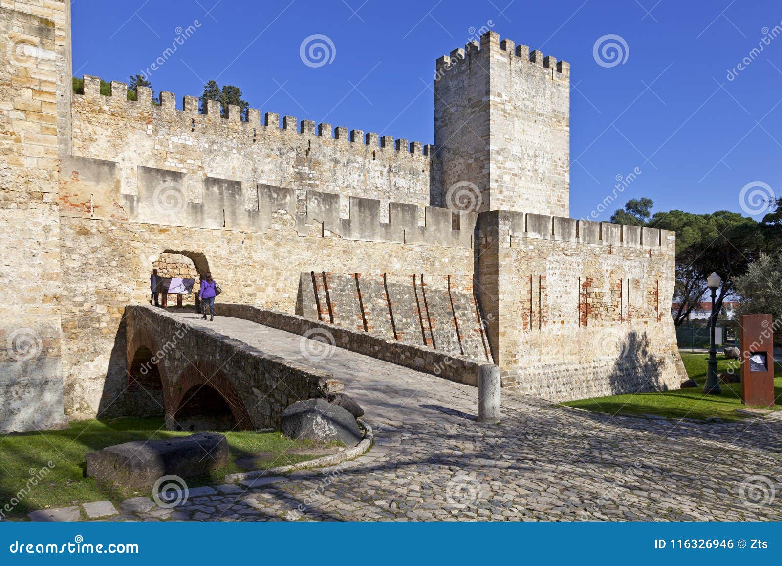 Santo George Castle De Castelo De Sao Jorge Aka Foto editorial - Imagen ...