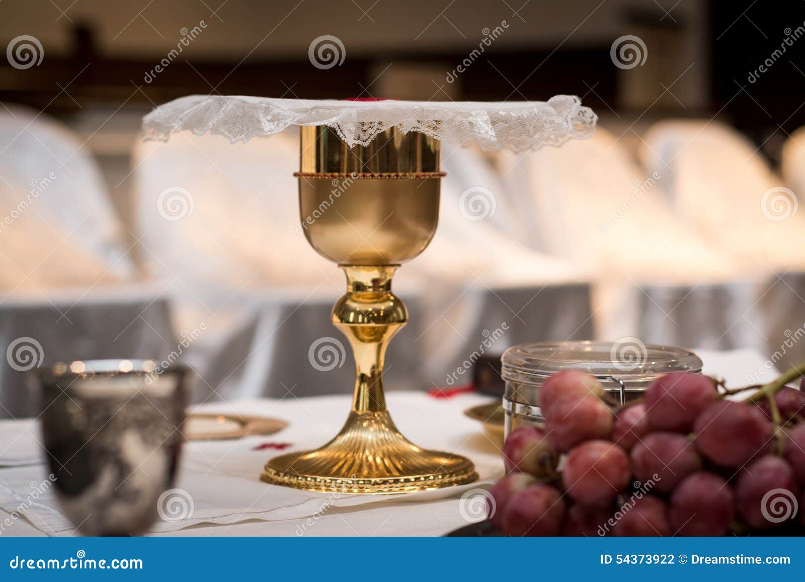 Santo grial foto de archivo. Imagen de piernas, iglesia - 54373922