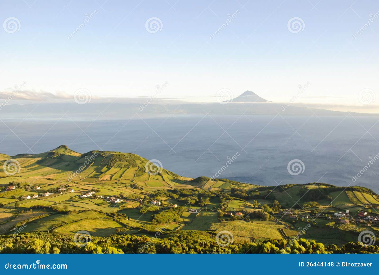 Sao Jorge mit Pico, Azoren stockfoto. Bild von azoren - 26444148
