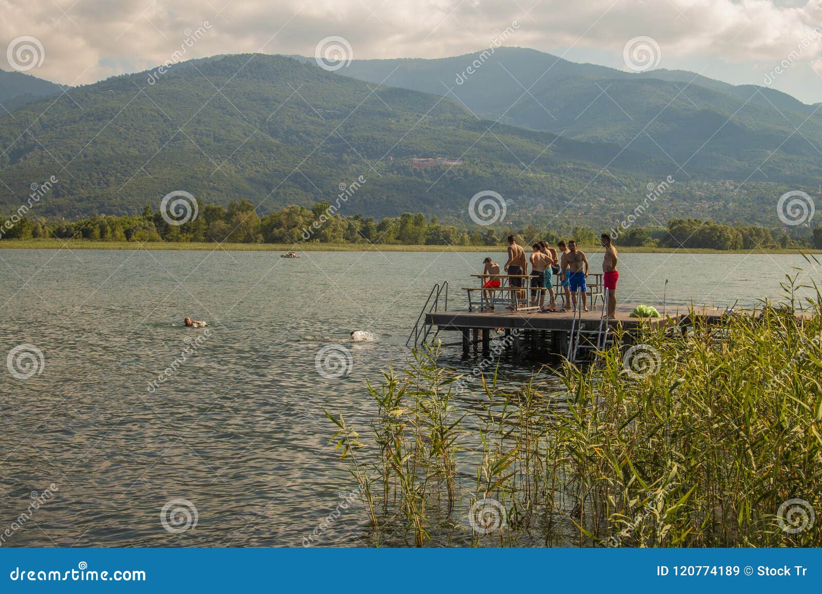 Sapanca Lake editorial stock image. Image of sakarya - 120774189