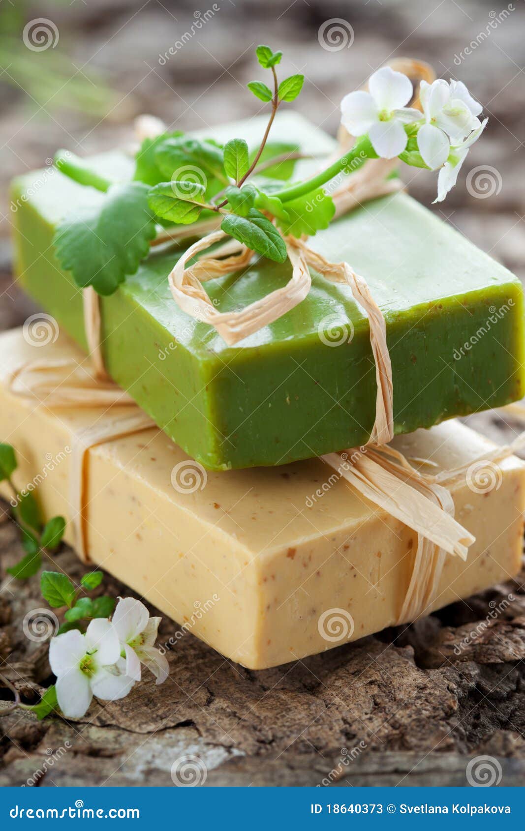 Sapone Handmade naturale immagine stock. Immagine di pianta - 18640373